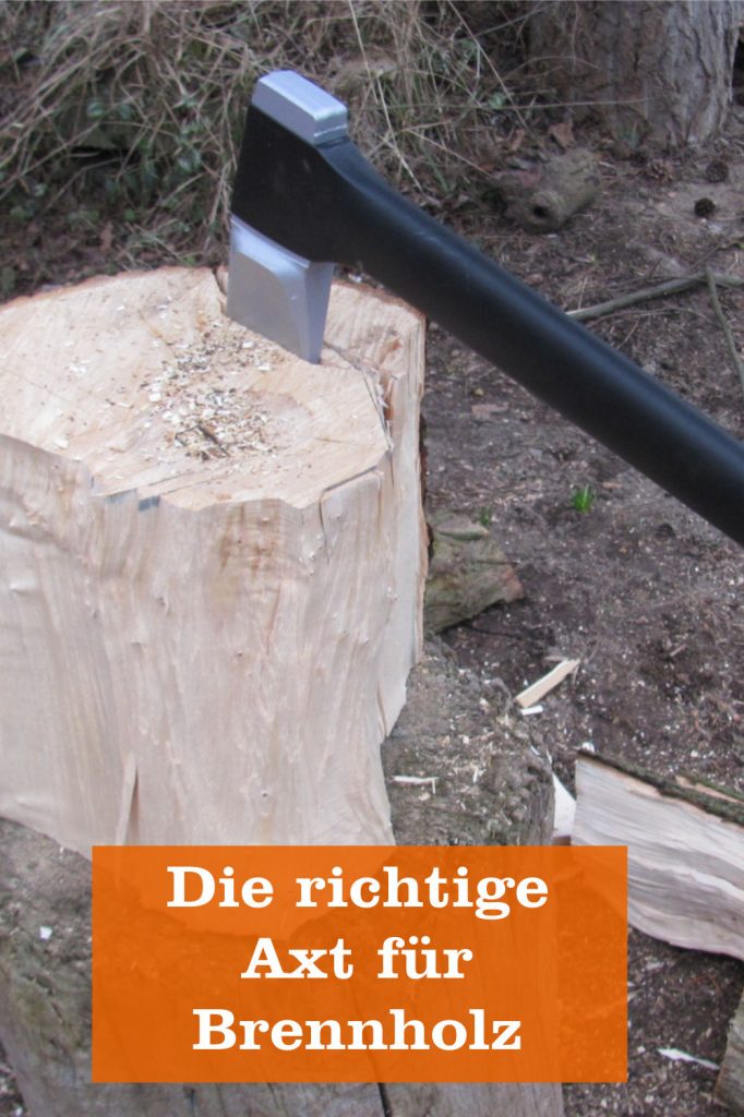 Mit der richtigen Axt Holz hacken - GartenBob der Garten Ratgeber