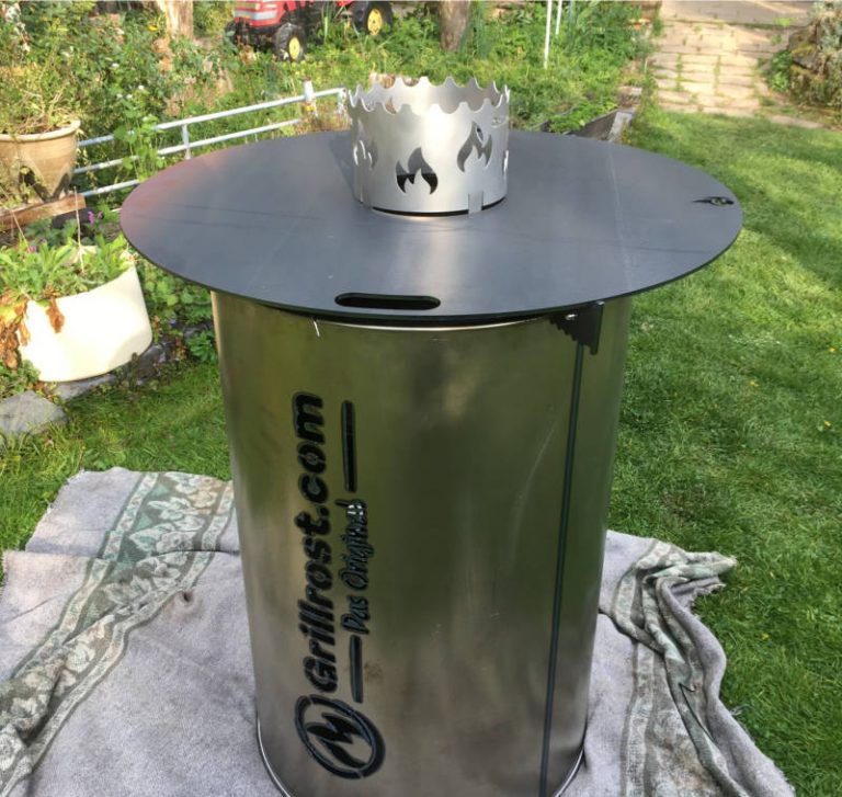 Das Grillfass und die Feuerplatte von Grillrost.com - GartenBob der ...